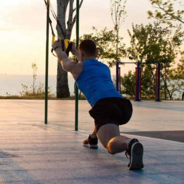 OUTDOOR STRENGTH WORKOUTS FOR FULL-BODY FITNESS – Lifteze